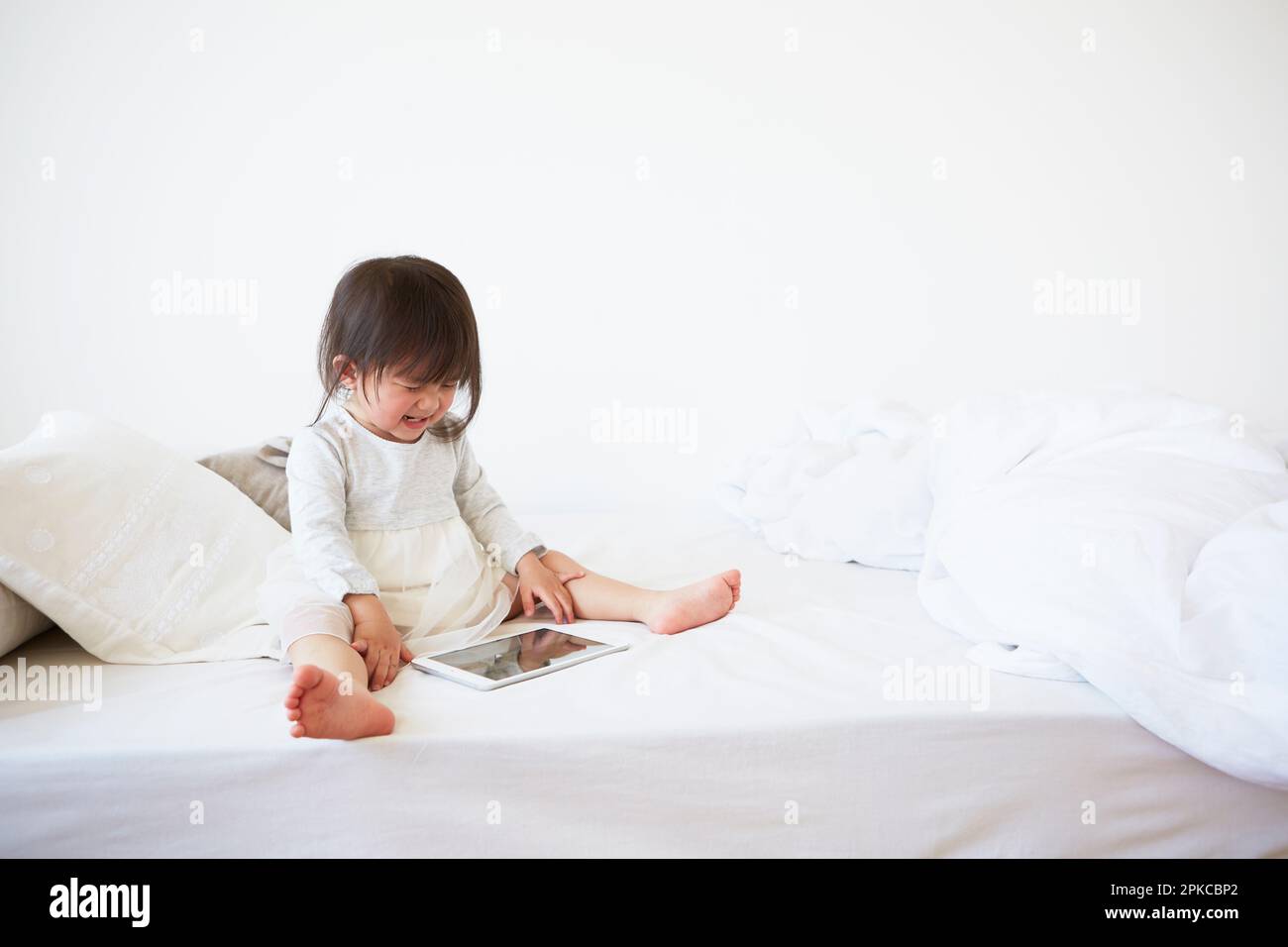 Child making bed hi-res stock photography and images - Alamy