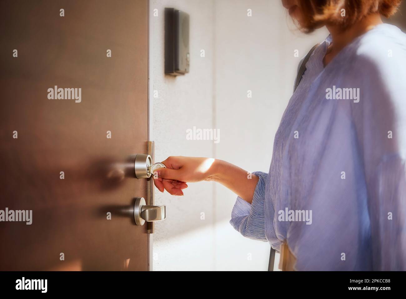 Hand closing hi-res stock photography and images - Alamy