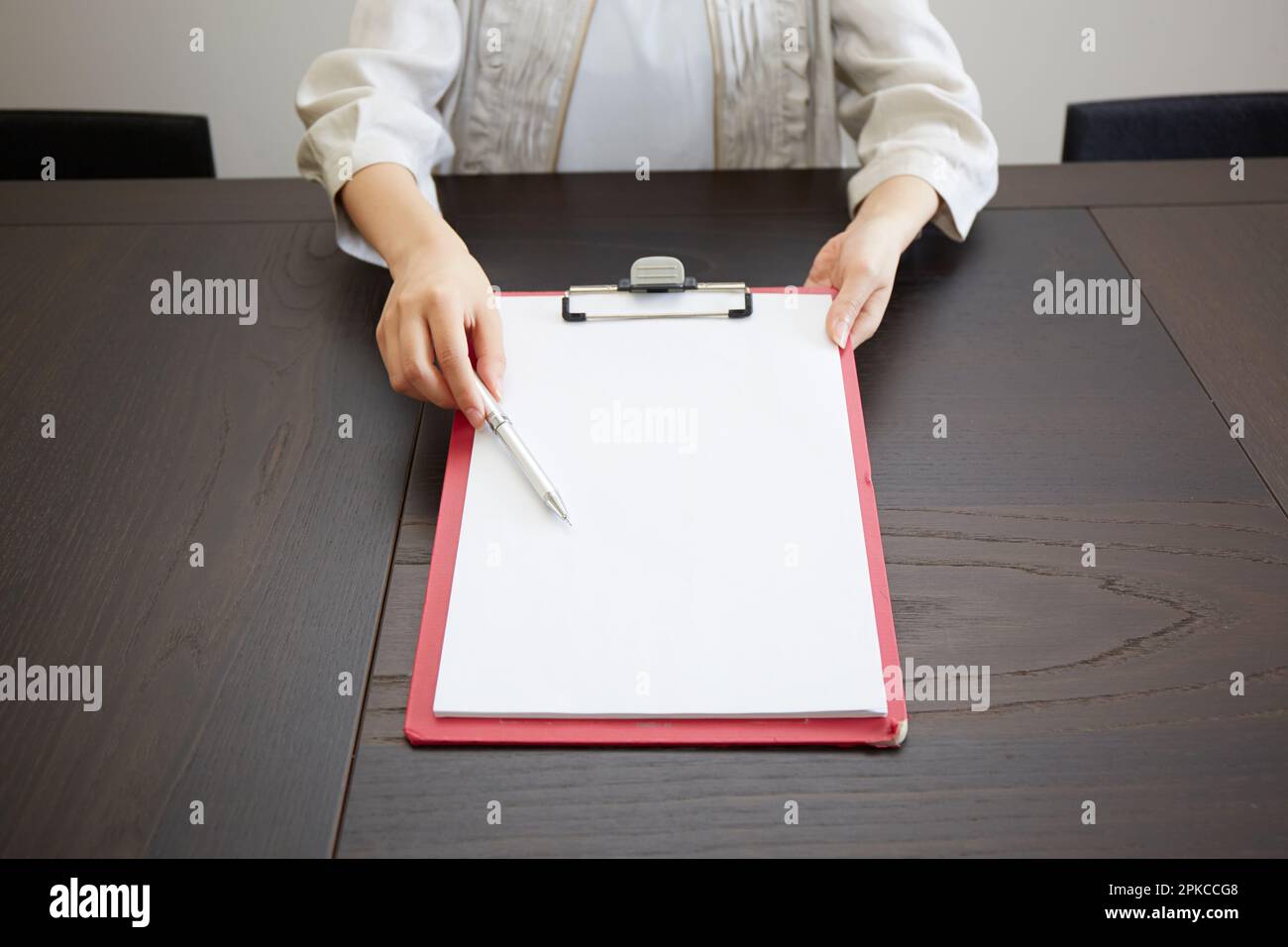 Office desk pen woman hand hi-res stock photography and images - Alamy