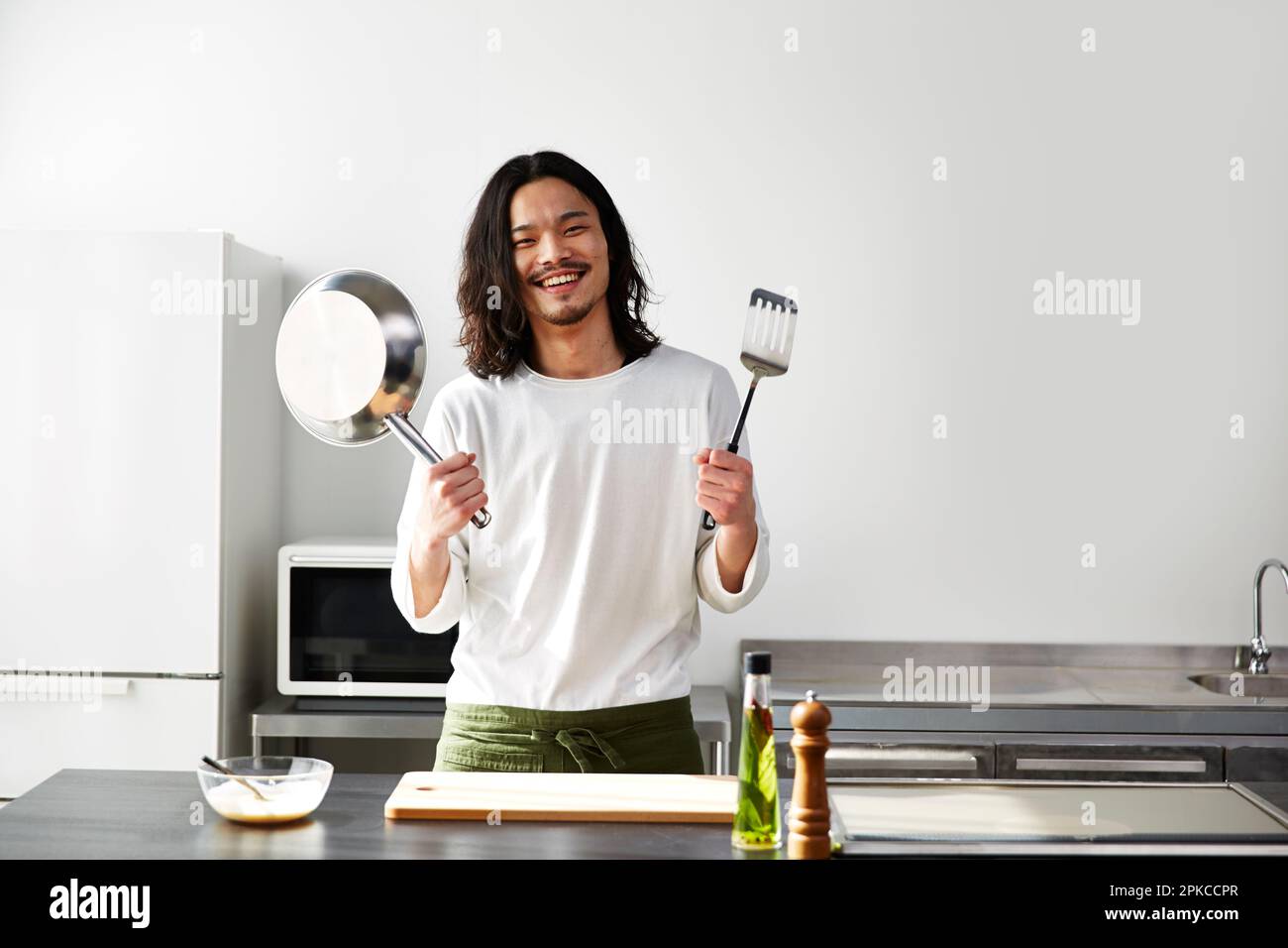 Kitchen with counter for eating hi-res stock photography and images - Alamy