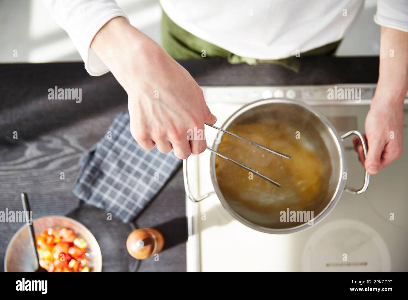 Boiling pasta hi-res stock photography and images - Alamy