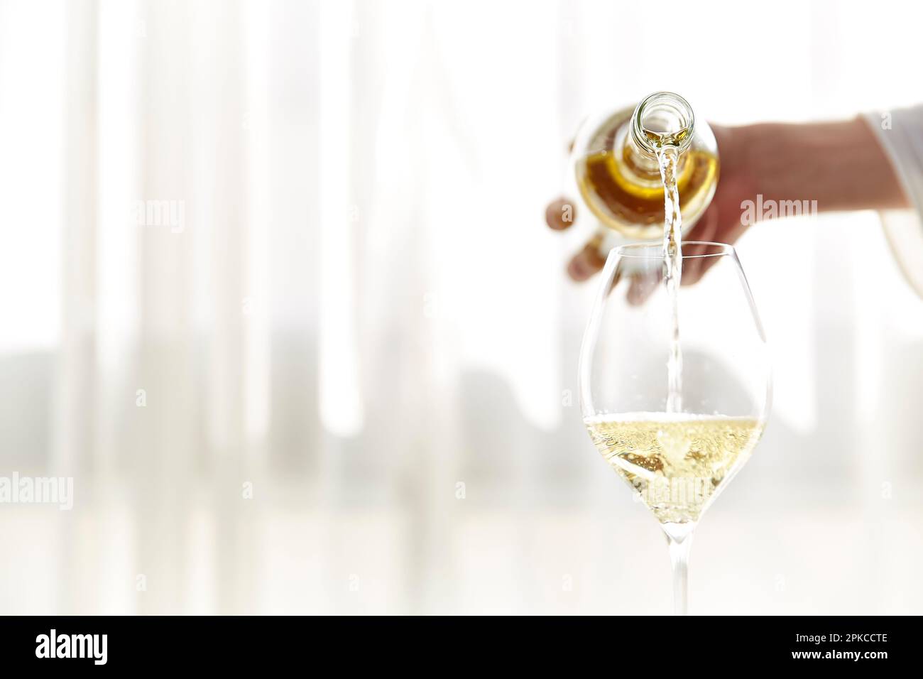 Mans hand pouring hi-res stock photography and images - Alamy