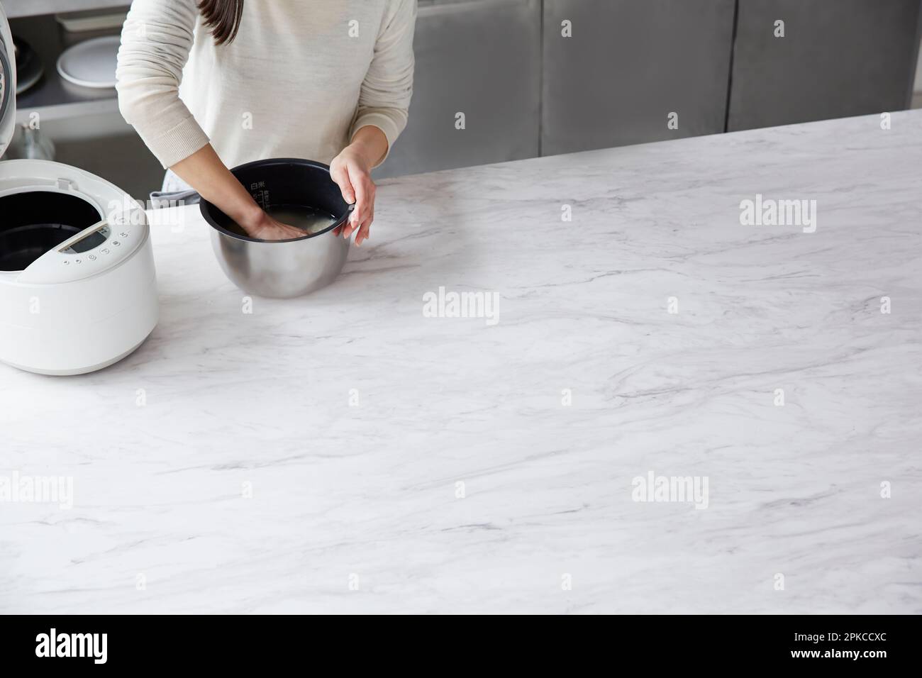Woman washing rice hi-res stock photography and images - Alamy