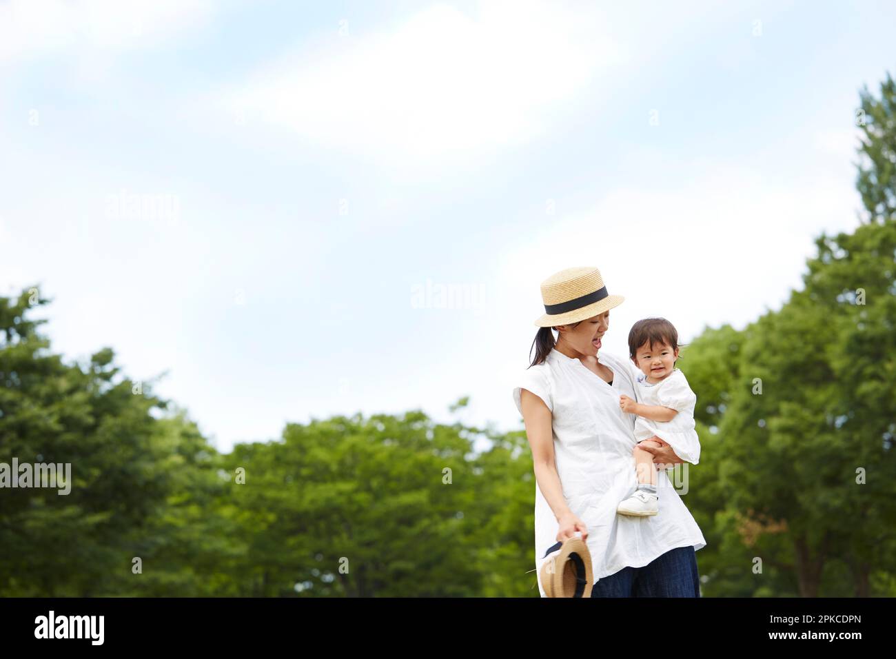 Family in matching summer hi-res stock photography and images - Alamy