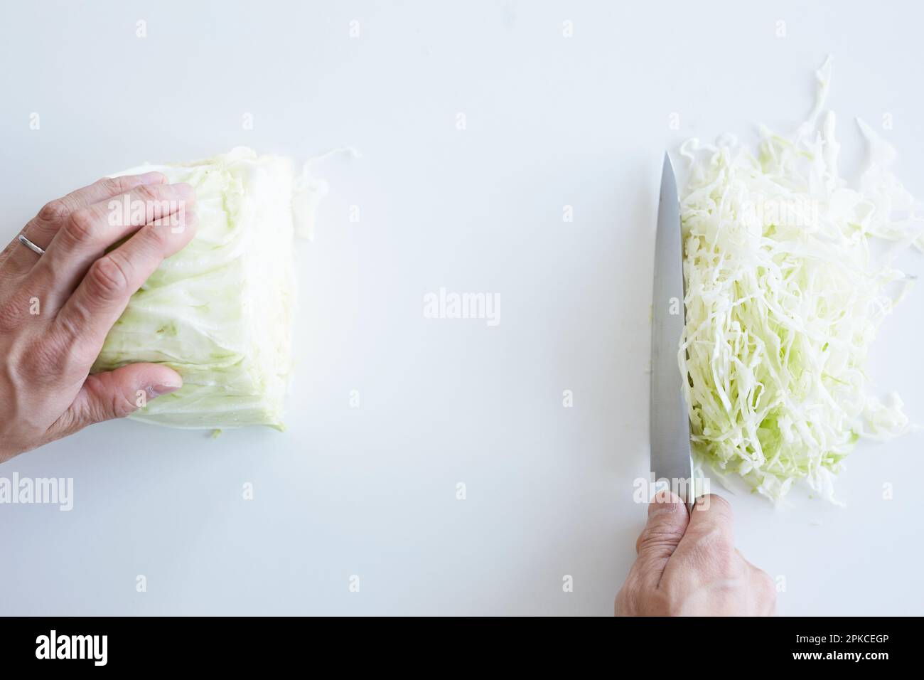 Man cutting cabbage into strips Stock Photo - Alamy