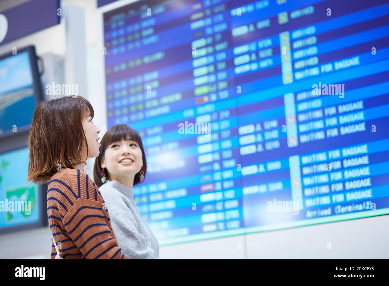 People watching billboard hi-res stock photography and images - Alamy