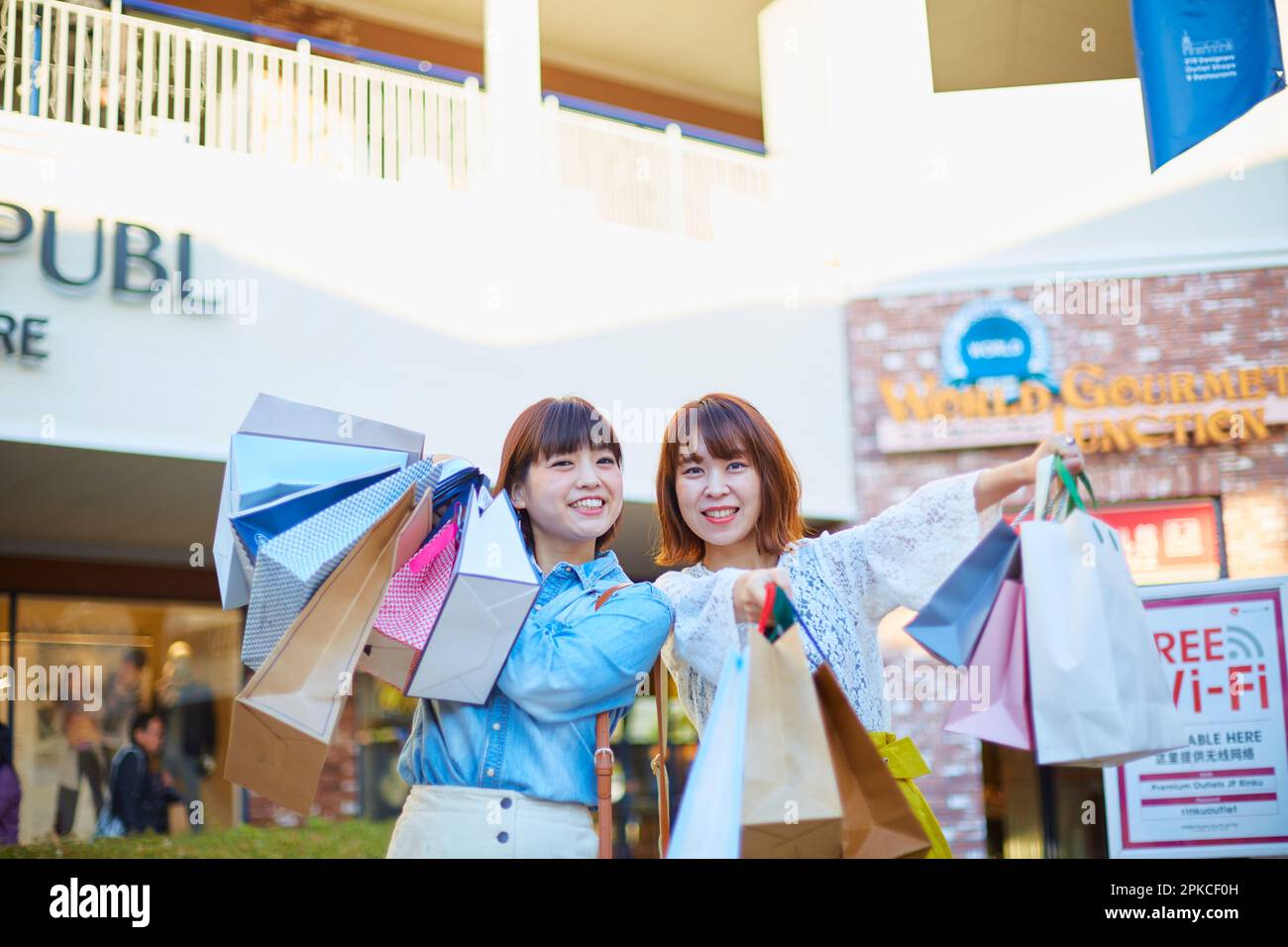 Japan shopping mall outlet hi-res stock photography and images - Alamy