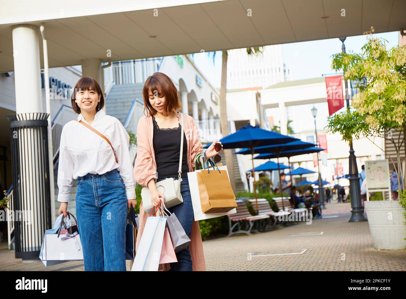 Japan shopping mall outlet hi-res stock photography and images - Alamy