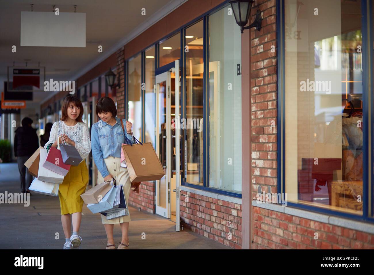 Japan shopping mall outlet hi-res stock photography and images - Alamy
