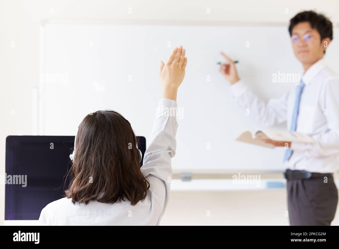 Teen girls talking class hi-res stock photography and images - Alamy