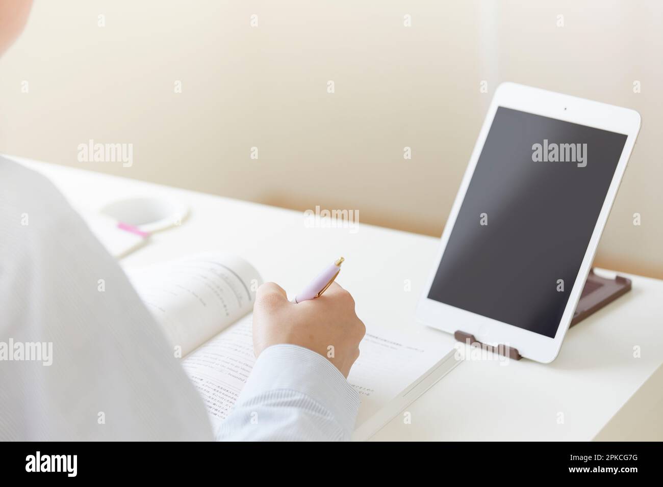 Online study material hi-res stock photography and images - Alamy