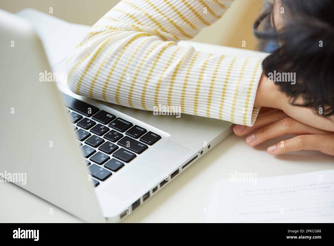 Dozing off hi-res stock photography and images - Alamy