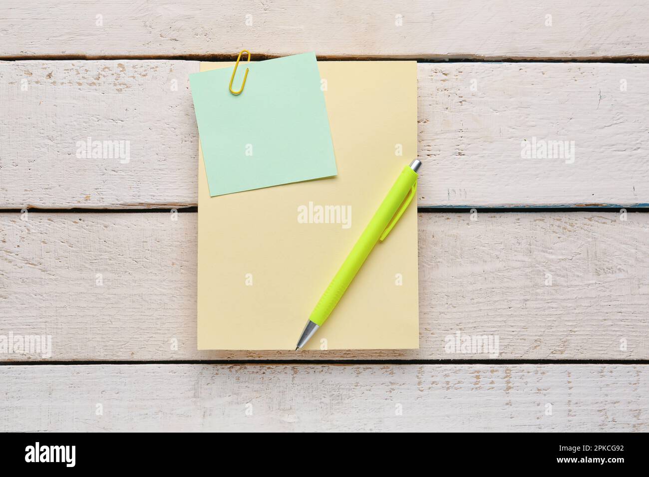 Sticky notes and pen on light wooden background Stock Photo - Alamy