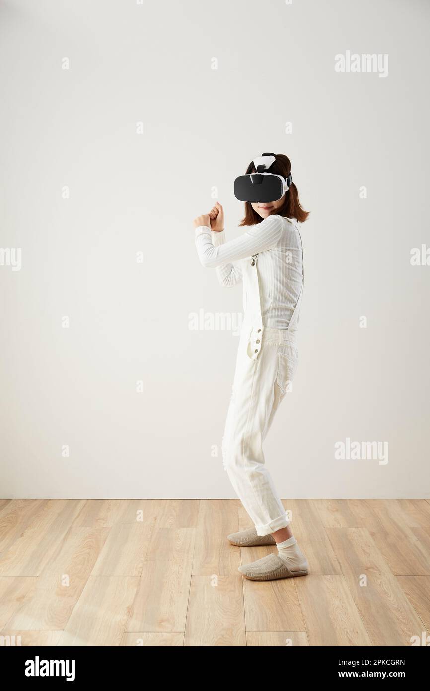 Woman wearing VR goggles Stock Photo - Alamy