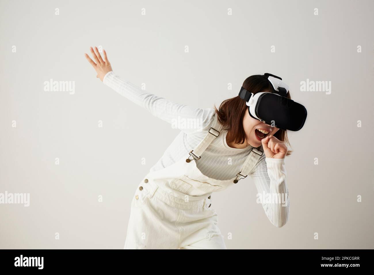 Woman singing wireless microphone hi-res stock photography and images ...