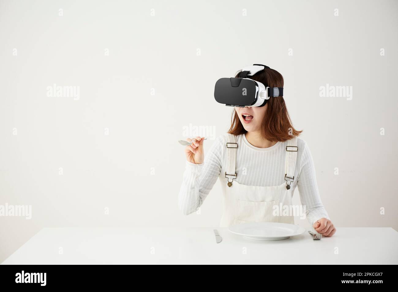 Group people wearing vr hi-res stock photography and images - Alamy