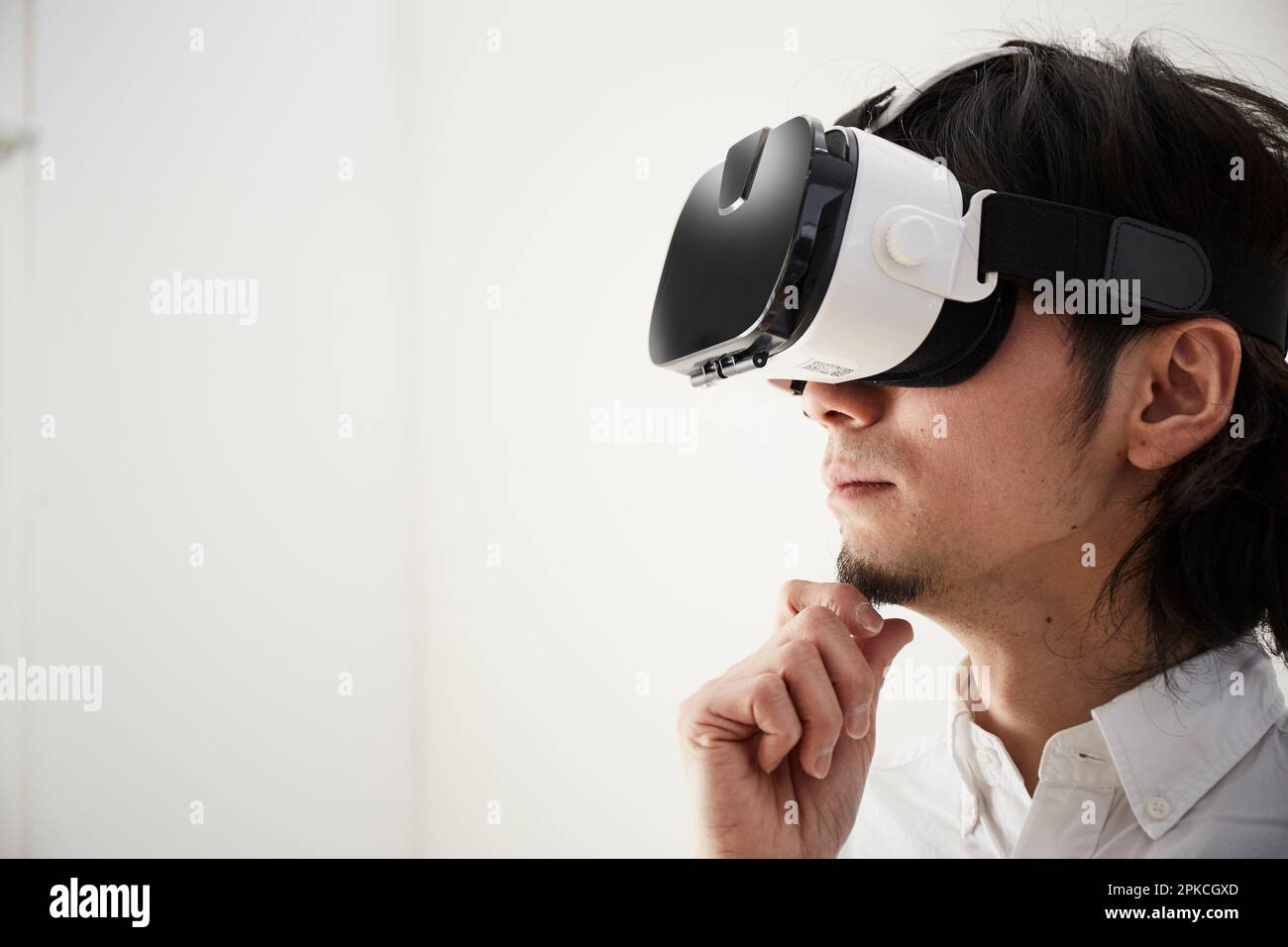 Wearing vr goggles hi-res stock photography and images - Alamy
