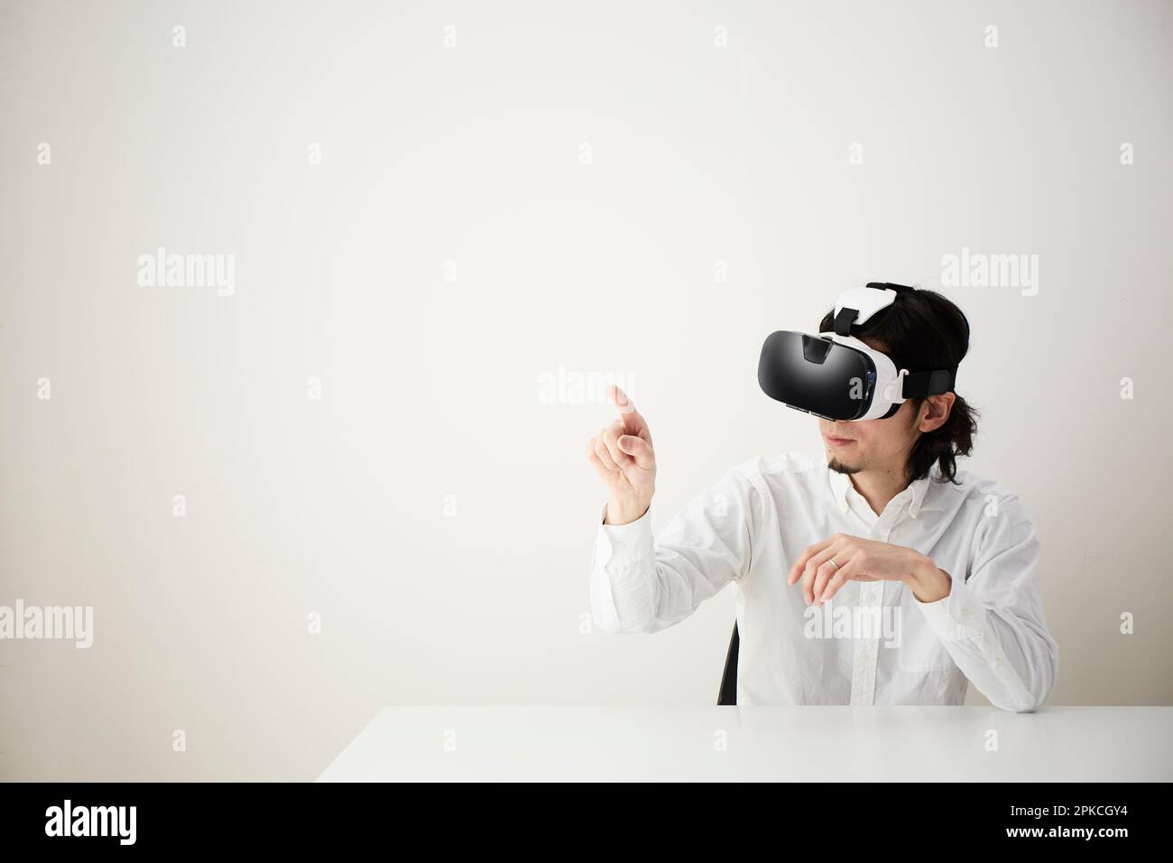Man wearing VR goggles Stock Photo - Alamy
