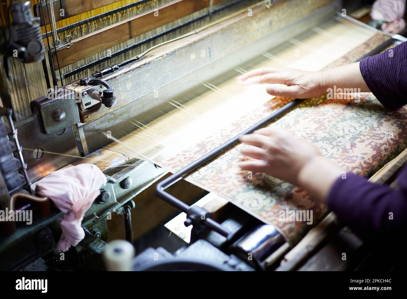 Threading technique hi-res stock photography and images - Alamy