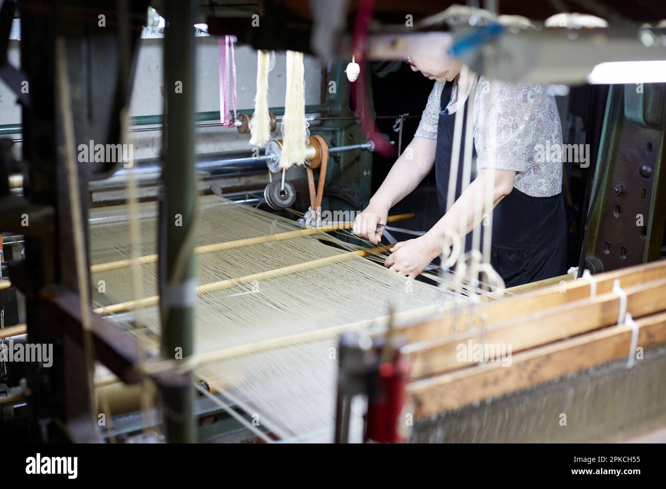 Nishijin Weaving Machinery and Craftsmen Stock Photo - Alamy