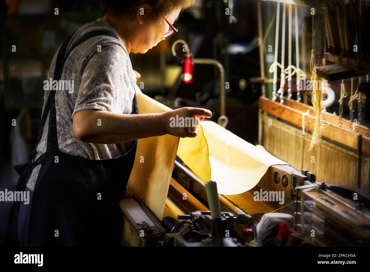 Nishijin weaving machine and craftsman Stock Photo - Alamy