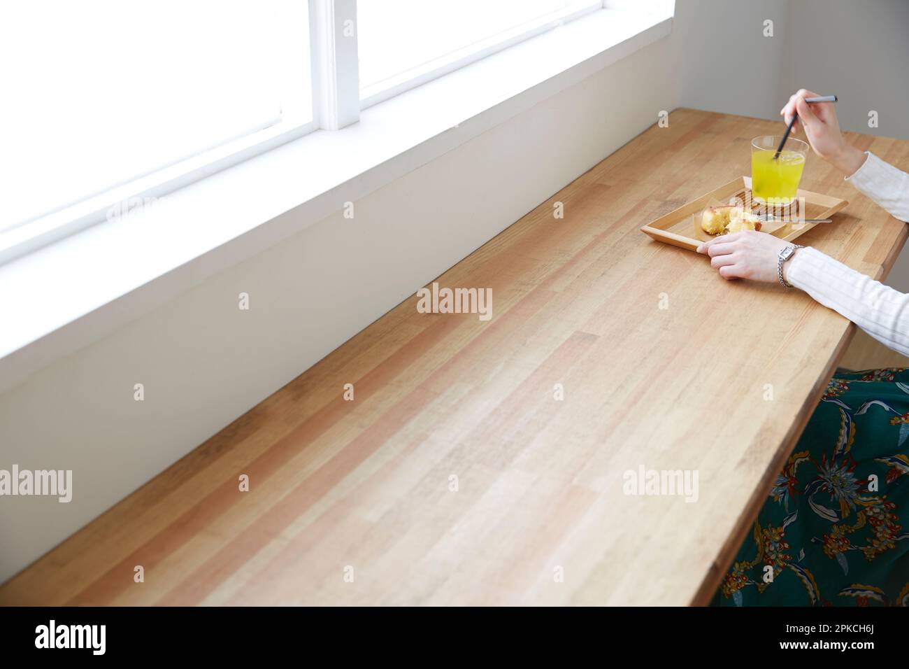 Person sitting table top view hi-res stock photography and images - Alamy