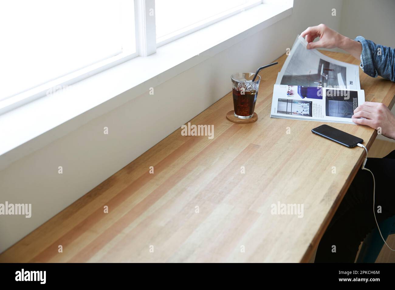 Male counter top hi-res stock photography and images - Alamy