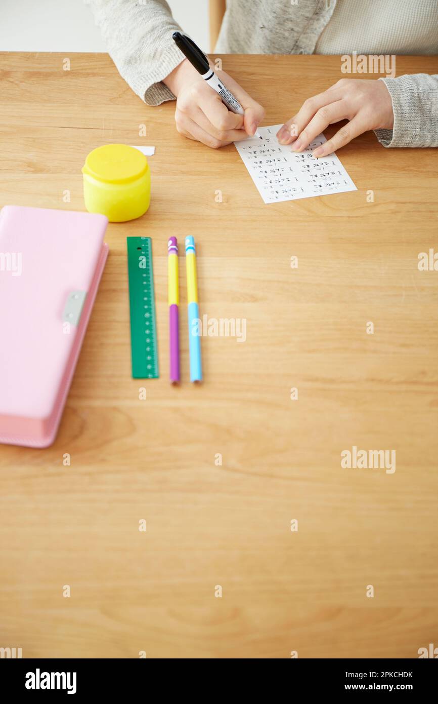Woman writing child's name on name sticker Stock Photo - Alamy