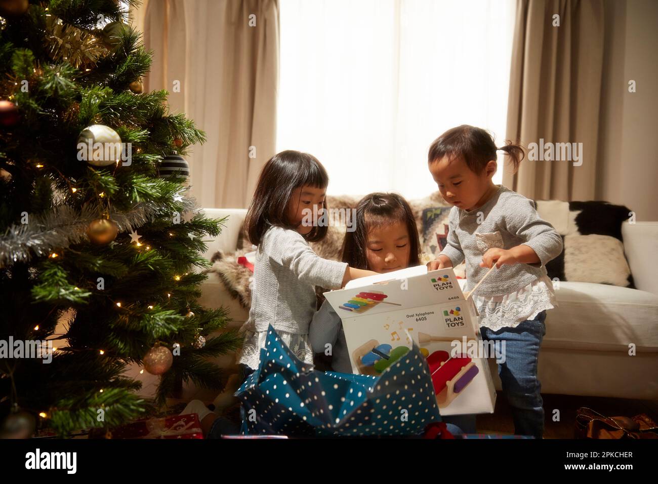 Open present wrapping hi-res stock photography and images - Alamy
