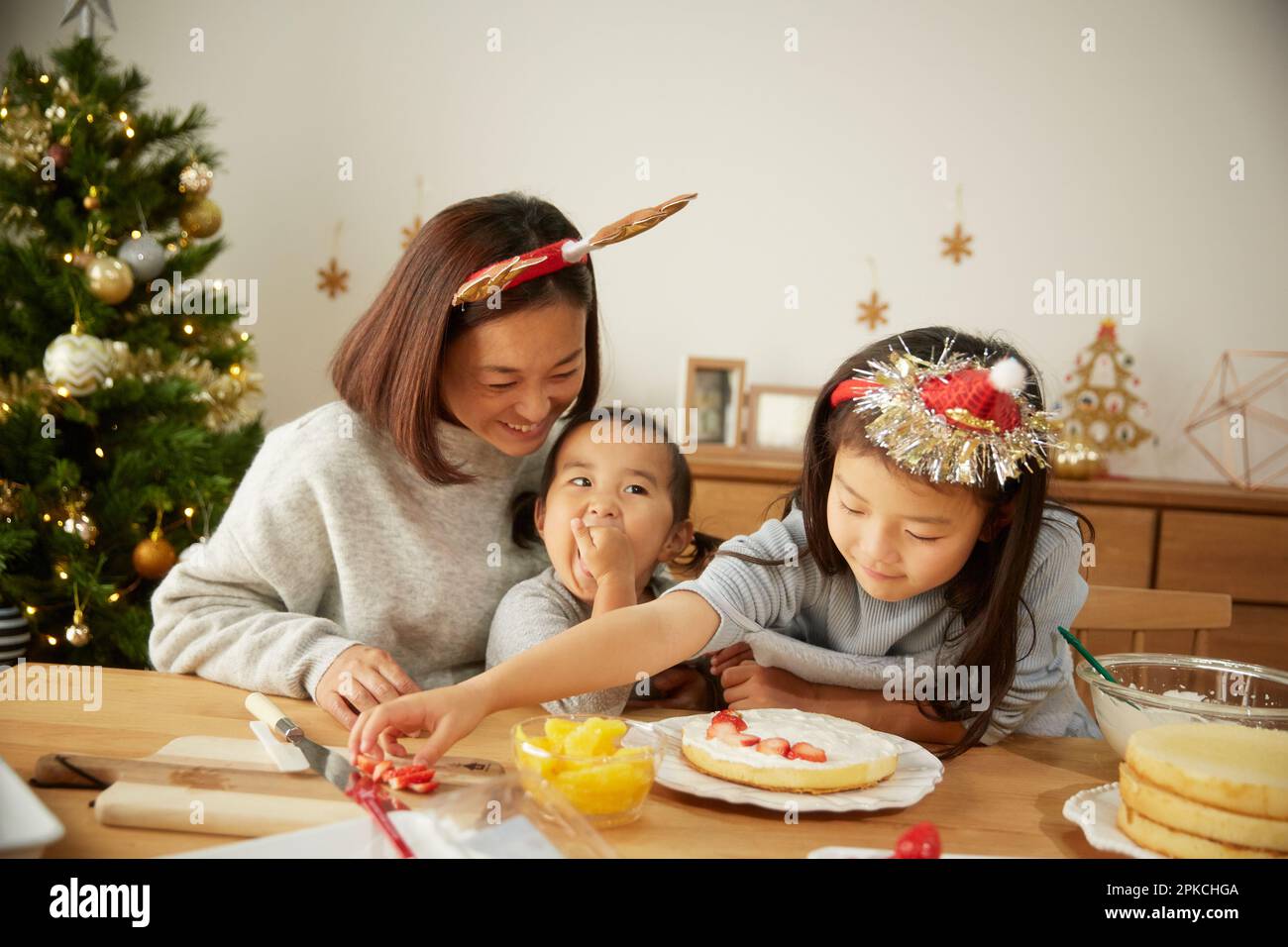 Cake making hi-res stock photography and images - Alamy