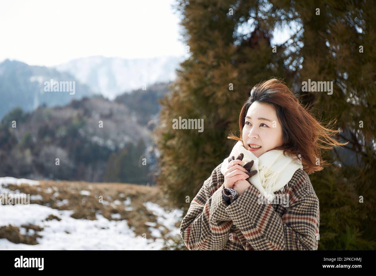 Woman in mountains looking beautiful hi-res stock photography and images - Alamy