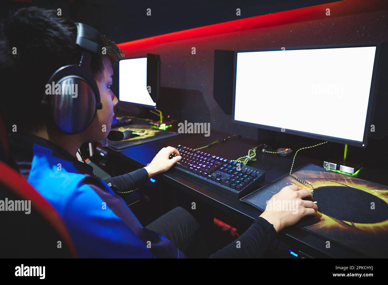 Esports cafe hi-res stock photography and images - Alamy