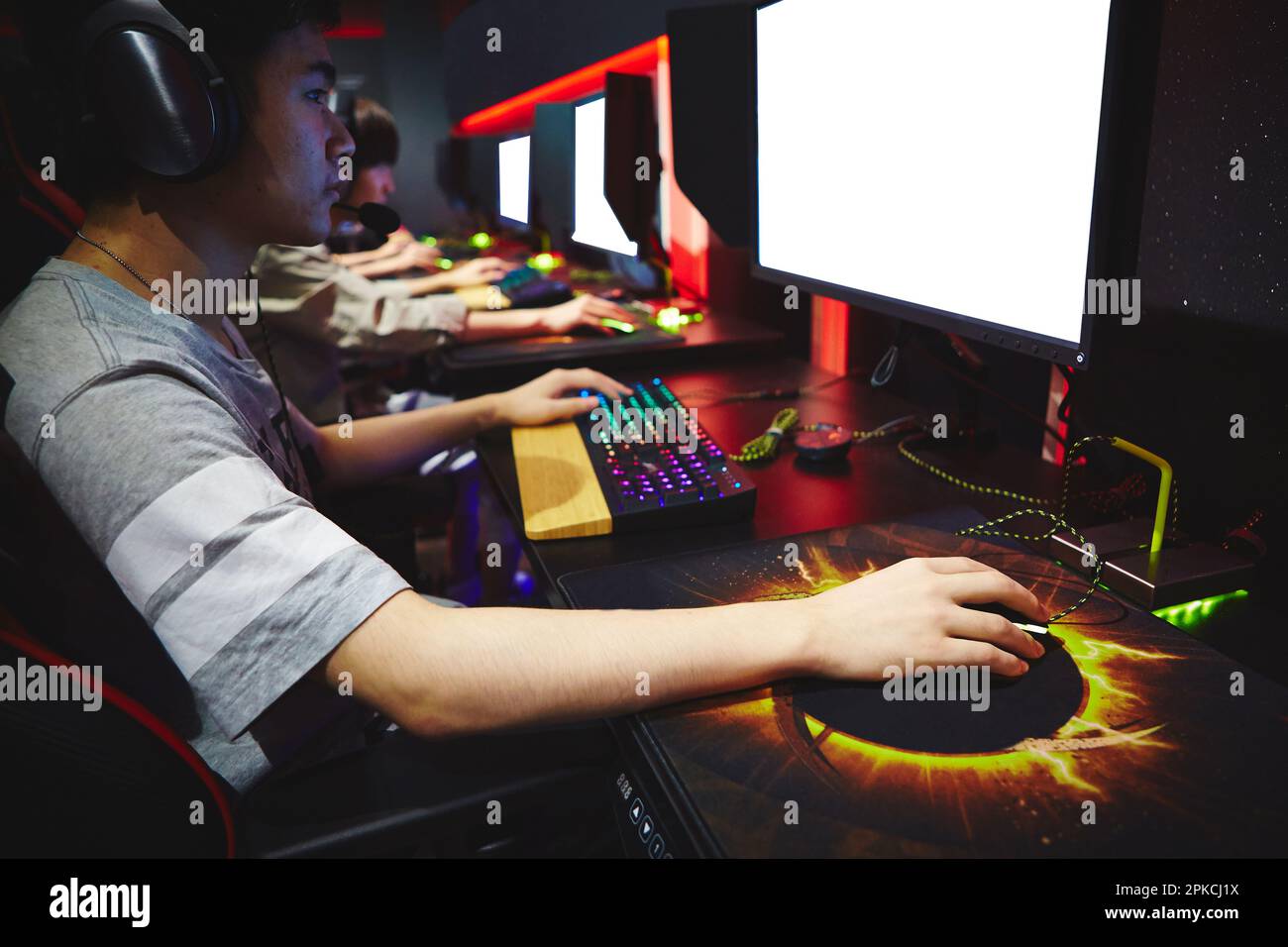 Professional video game player hi-res stock photography and images - Alamy