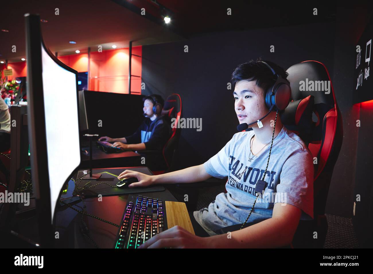 Professional video game player hi-res stock photography and images - Alamy