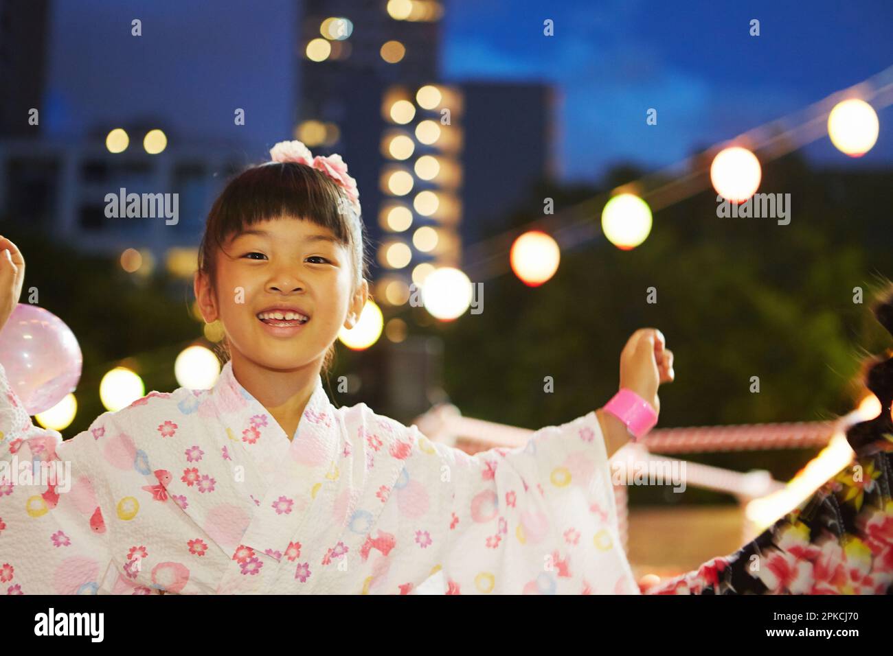 A girl in a yukata dancing the bon dance at a festival Stock Photo - Alamy