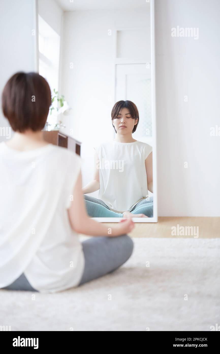 Mirror fitness hi-res stock photography and images - Alamy
