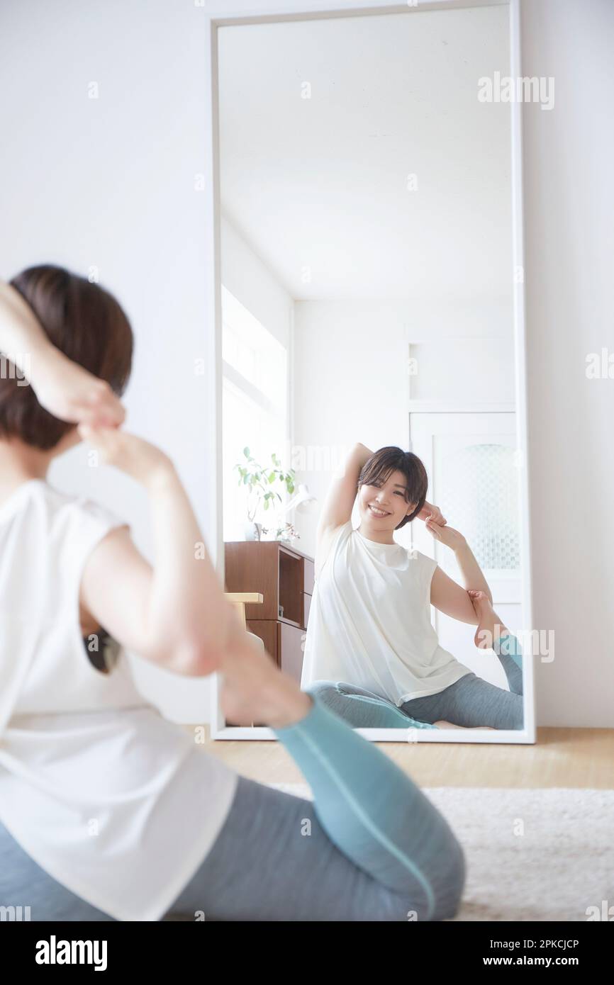 Facing mirror hi-res stock photography and images - Alamy