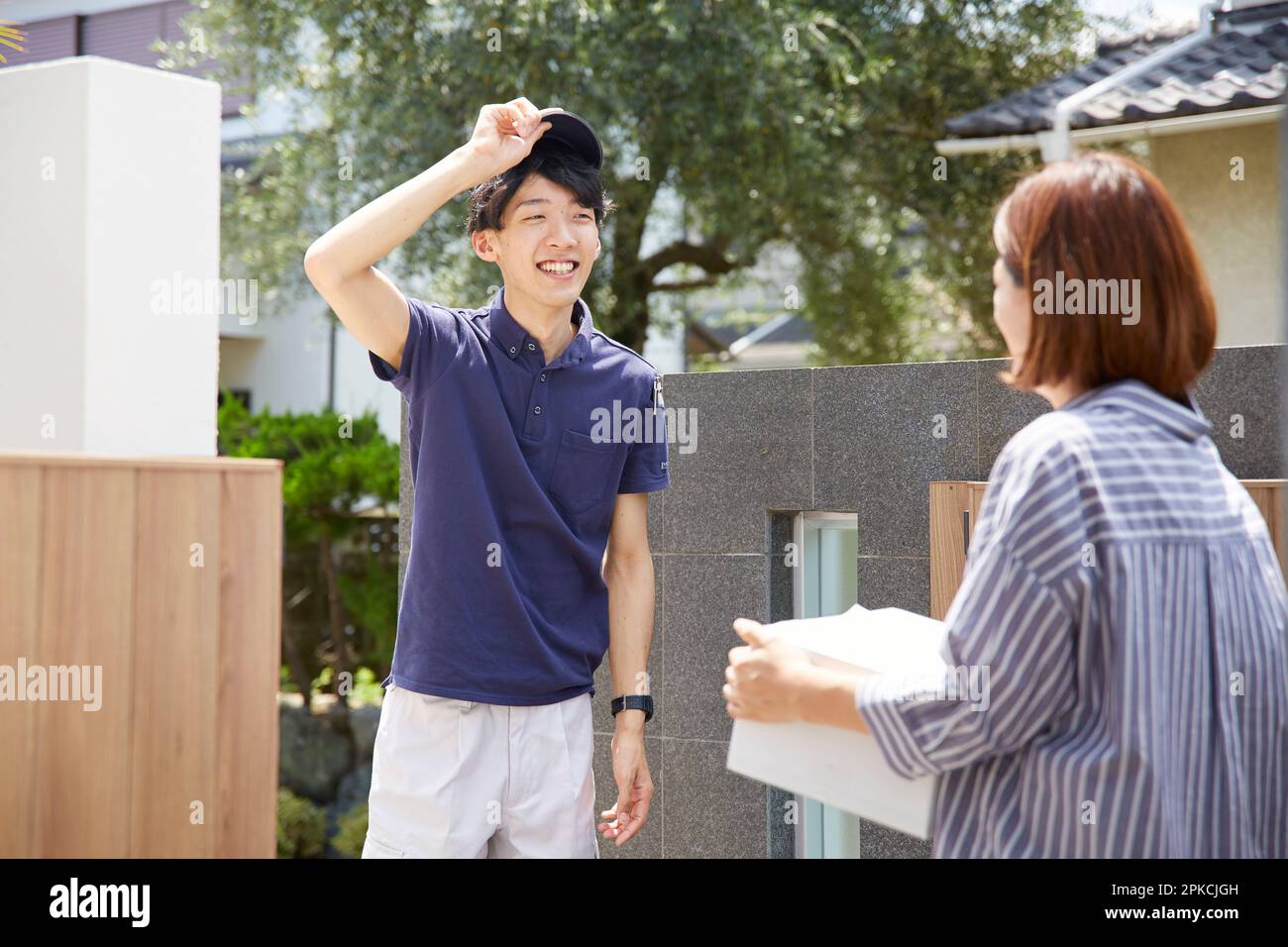 Receiving packages hi-res stock photography and images - Alamy