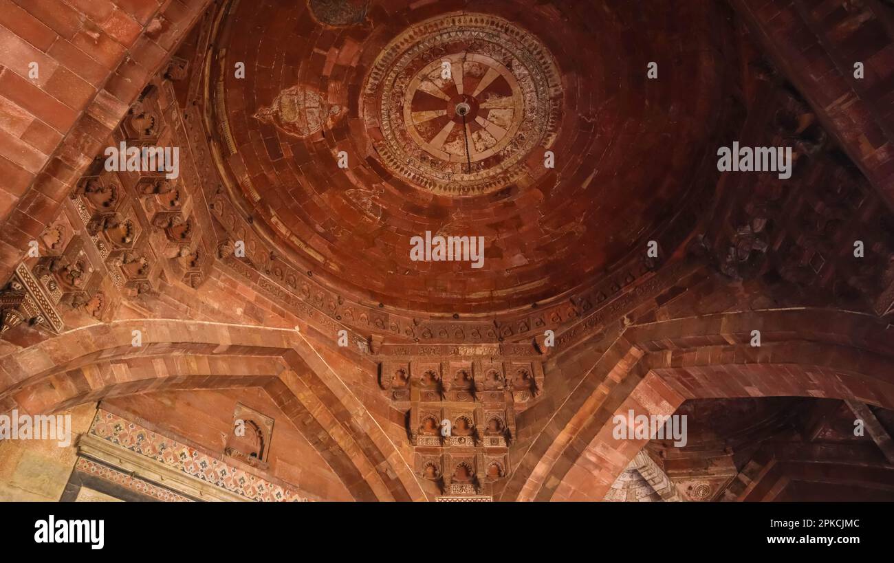 The Beautiful Interior and Architecture of Qila-I-Kuhna Mosque of ...