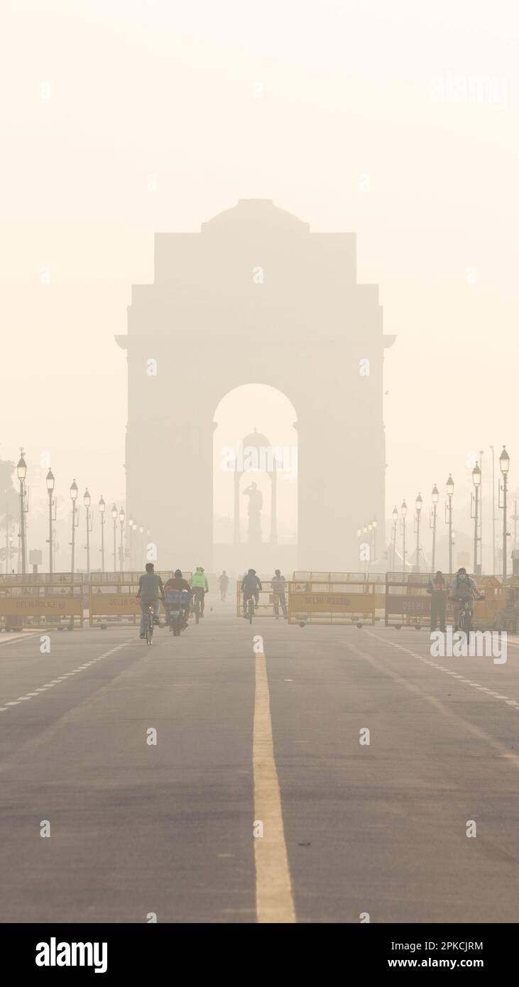 Beautiful Misty Morning of India Gate, Morning View, New Delhi Stock ...