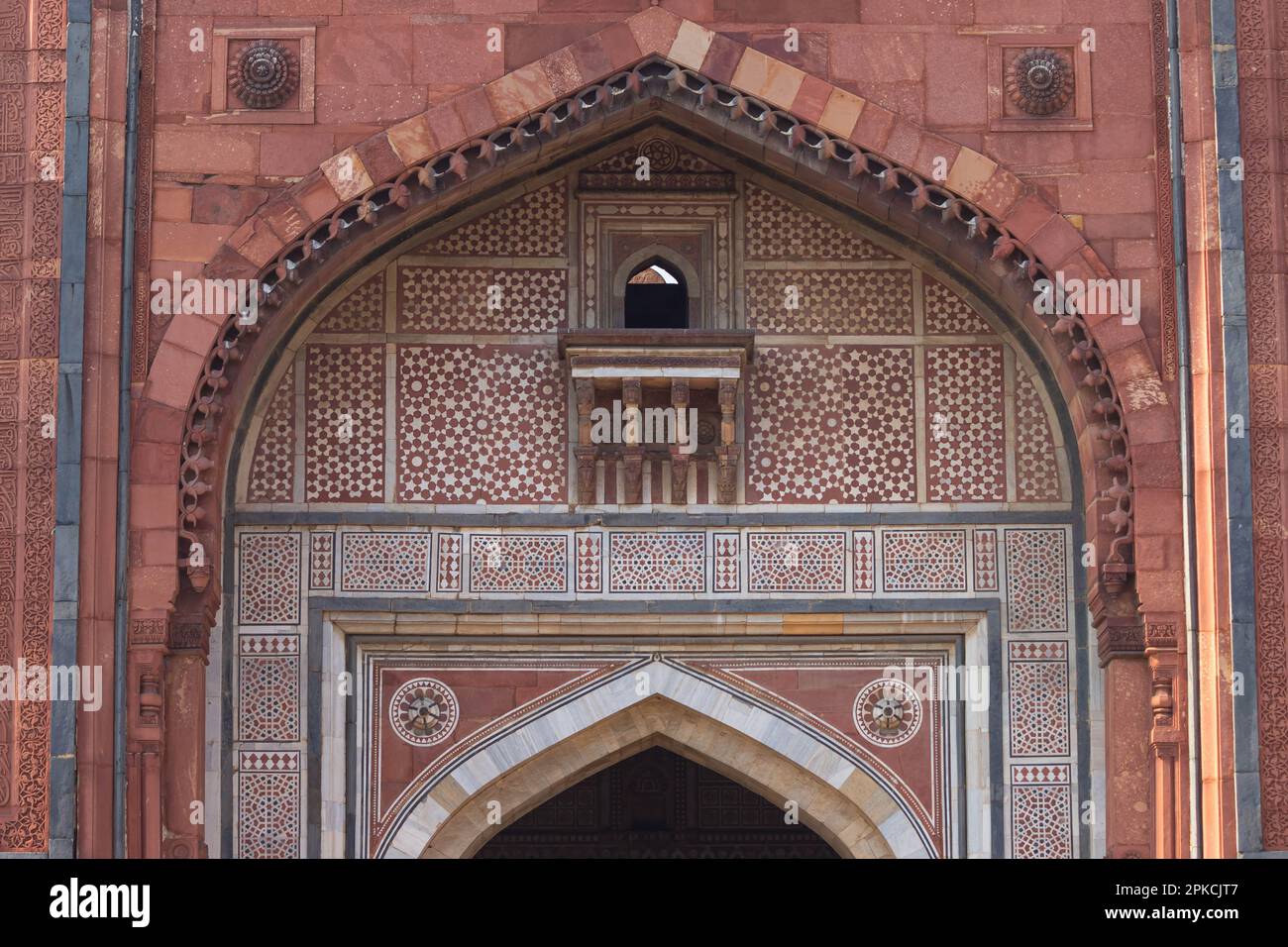 The Beautiful Interior and Architecture of Qila-I-Kuhna Mosque of ...