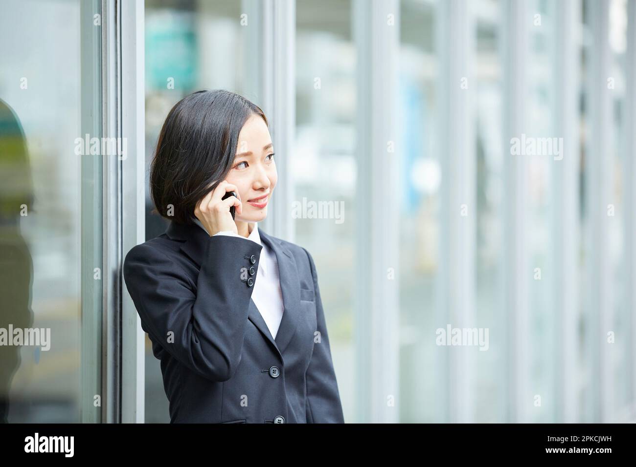 Person having phone call smiling hi-res stock photography and images ...