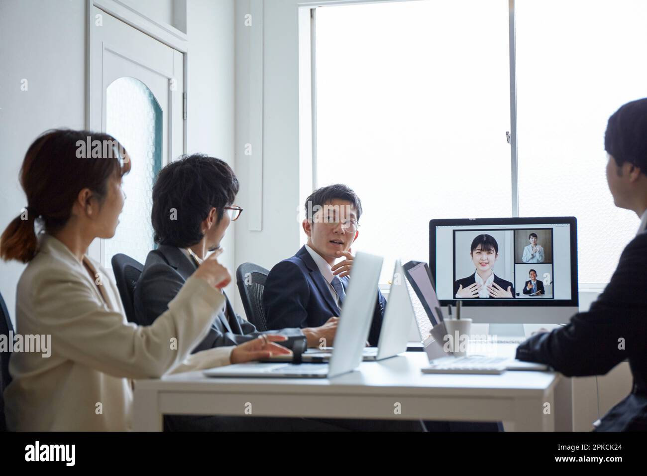 Online meeting team hi-res stock photography and images - Alamy