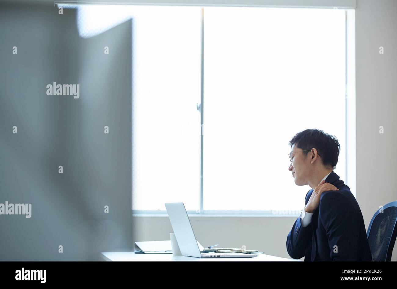 Stiff shoulders and computer hi-res stock photography and images - Alamy