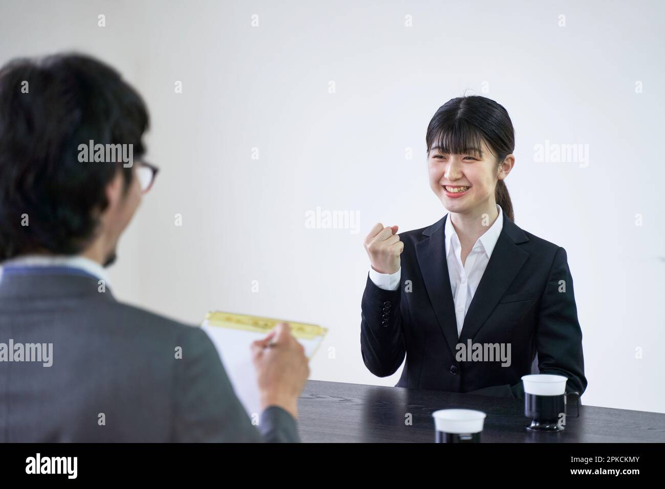 Female job-hunting student talking with her interviewer Stock Photo - Alamy