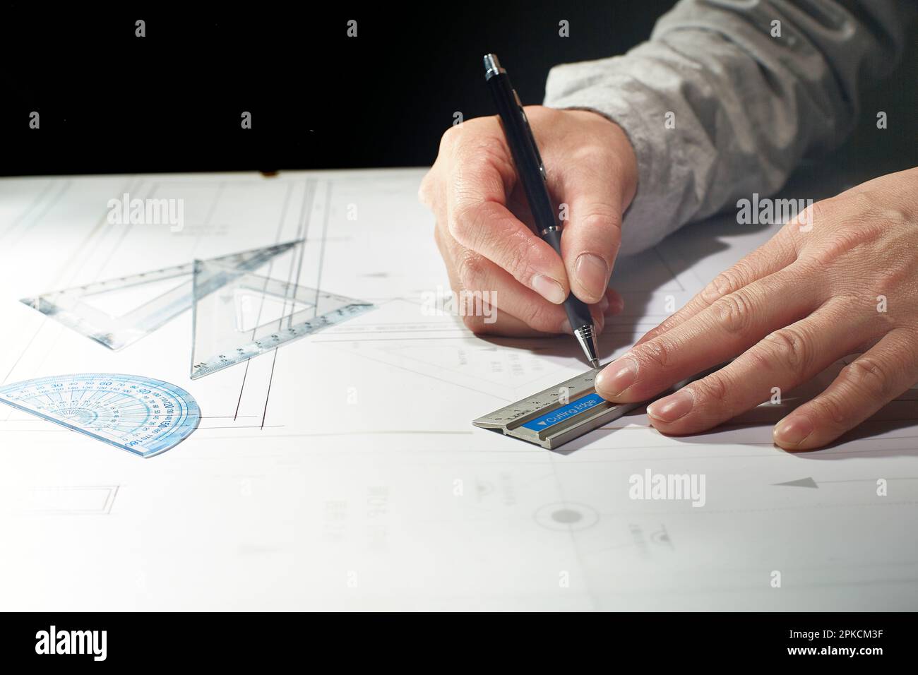Male hand drawing a line on a scale Stock Photo - Alamy