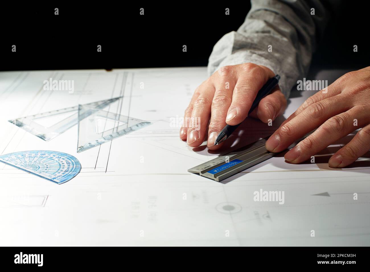 Man's hand drawing a line on a scale Stock Photo - Alamy