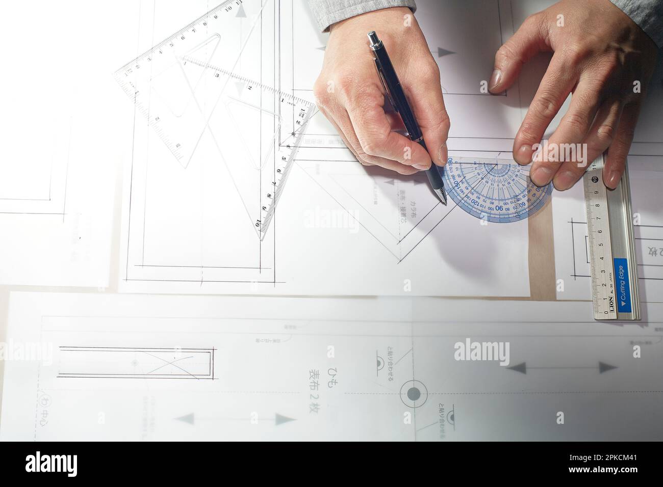 Male hand drawing a line on a scale Stock Photo - Alamy