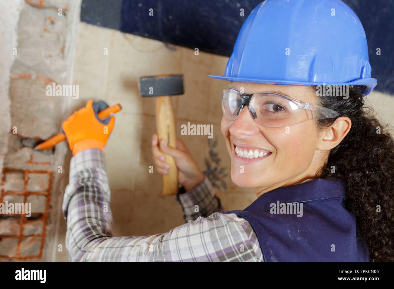Woman hammering a nail hi-res stock photography and images - Alamy
