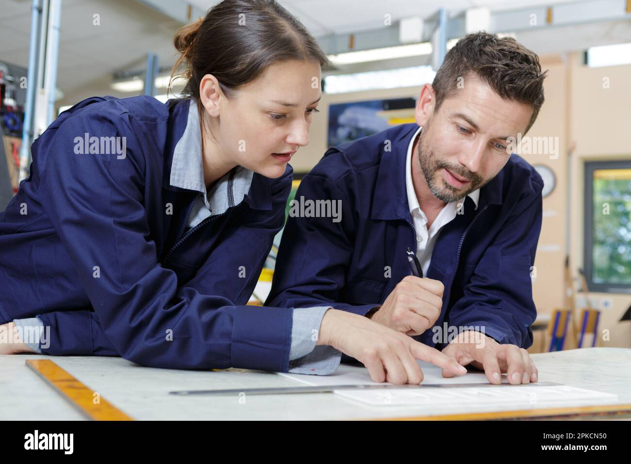 It technicians desk hi-res stock photography and images - Alamy